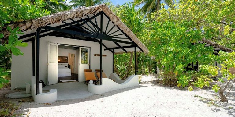 How To Get A Private Island Experience In The Maldives For Under £2K - Tropical Warehouse